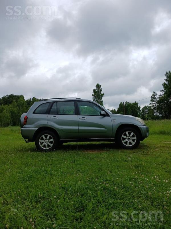 Grey Toyota RAV4 2005 in Daugavpils, with an engine capacity of 2.00 L and mileage of 263 thousand km for 2750 €, photo 4 on AUTOMOTO.COM.LV