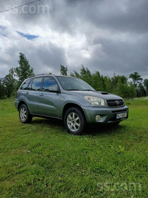 Grey Toyota RAV4 2005 in Daugavpils, with an engine capacity of 2.00 L and mileage of 263 thousand km for 2750 €, photo 6 on AUTOMOTO.COM.LV