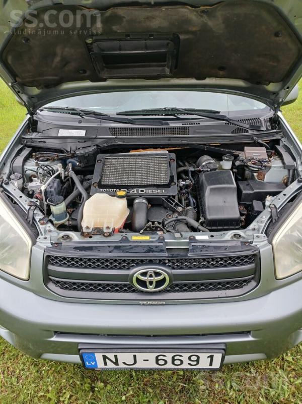 Grey Toyota RAV4 2005 in Daugavpils, with an engine capacity of 2.00 L and mileage of 263 thousand km for 2750 €, photo 9 on AUTOMOTO.COM.LV