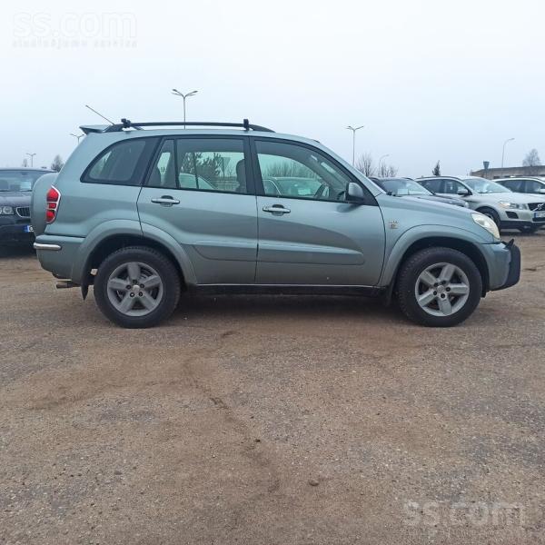 Grey Toyota RAV4 2005 in Daugavpils, with an engine capacity of 2.00 L and mileage of 0 thousand km for 3450 €, photo 8 on AUTOMOTO.COM.LV