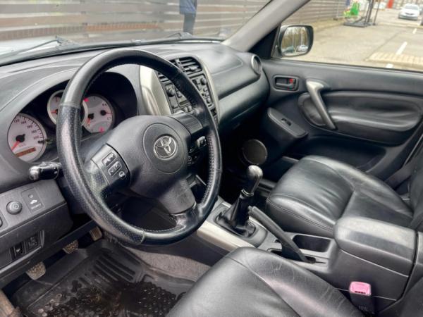 Pelēks Toyota RAV4 2005 Rīga, ar dzinēja tilpumu 2.00 L un nobraukumu 0 tūkst. km par 2600 €, foto 7 vietnē AUTOMOTO.COM.LV