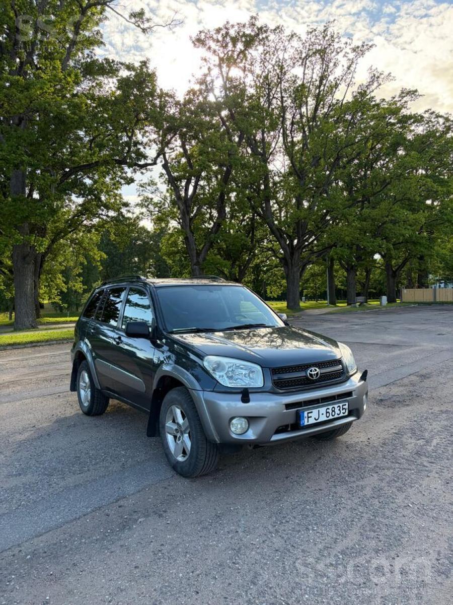 Pelēks Toyota RAV4 2005 Valmiera, ar dzinēja tilpumu 2.00 L un nobraukumu 280 tūkst. km par 2300 €, foto 1 vietnē AUTOMOTO.COM.LV