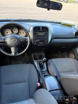 Pelēks Toyota RAV4 2005 Valmiera, ar dzinēja tilpumu 2.00 L un nobraukumu 280 tūkst. km par 2300 €, foto 6 vietnē AUTOMOTO.COM.LV