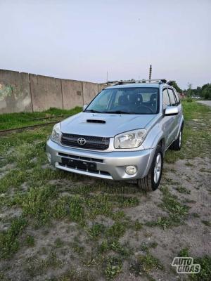 Grey Toyota RAV4 2005 in Marijampole, with an engine capacity of 2.00 L and mileage of 224 thousand km for 3599 €, photo 3 on AUTOMOTO.COM.LV