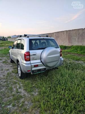 Grey Toyota RAV4 2005 in Marijampole, with an engine capacity of 2.00 L and mileage of 224 thousand km for 3599 €, photo 4 on AUTOMOTO.COM.LV
