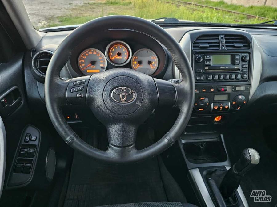 Grey Toyota RAV4 2005 in Marijampole, with an engine capacity of 2.00 L and mileage of 224 thousand km for 3599 €, photo 7 on AUTOMOTO.COM.LV