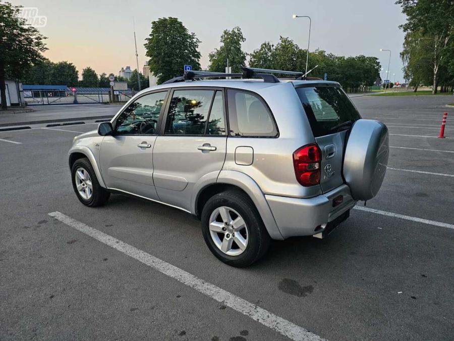 Grey Toyota RAV4 2005 in Marijampole, with an engine capacity of 2.00 L and mileage of 224 thousand km for 3599 €, photo 12 on AUTOMOTO.COM.LV