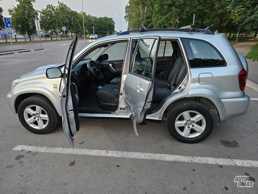 Grey Toyota RAV4 2005 in Marijampole, with an engine capacity of 2.00 L and mileage of 224 thousand km for 3599 €, photo 14 on AUTOMOTO.COM.LV