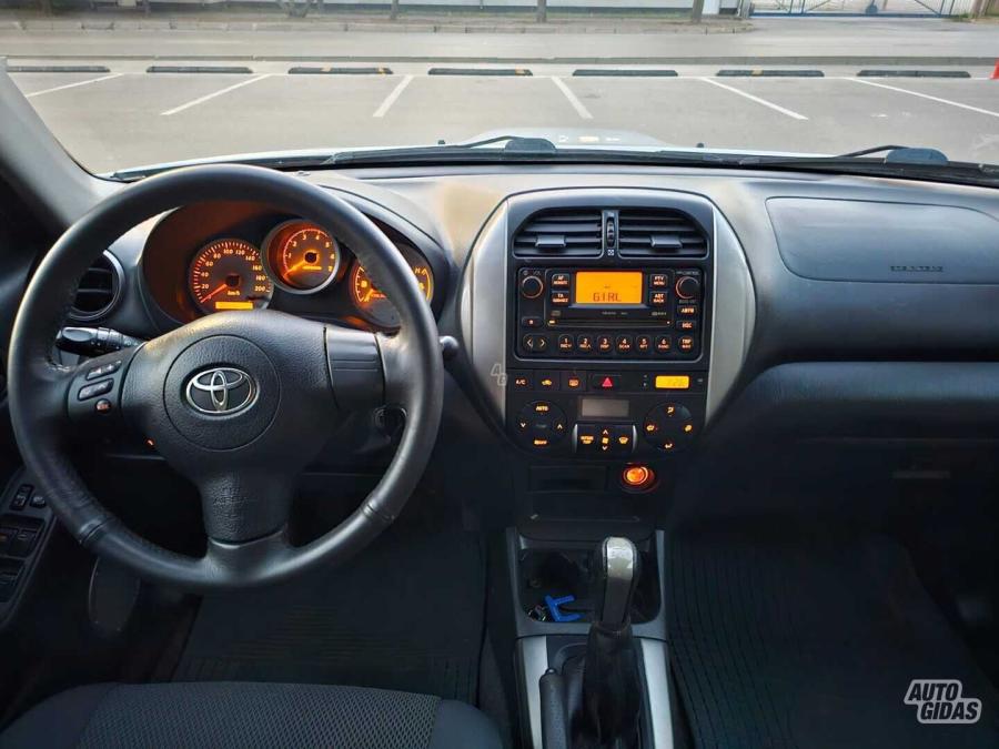 Grey Toyota RAV4 2005 in Marijampole, with an engine capacity of 2.00 L and mileage of 224 thousand km for 3599 €, photo 17 on AUTOMOTO.COM.LV
