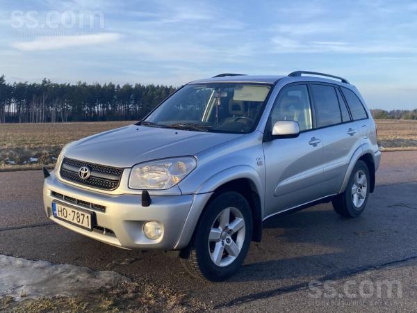 Grey Toyota RAV4 2005 in Riga, with an engine capacity of 2.00 L and mileage of 268 thousand km for 3350 €, photo 1 on AUTOMOTO.COM.LV