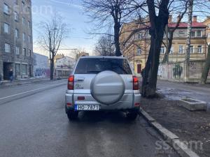 Grey Toyota RAV4 2005 in Riga, with an engine capacity of 2.00 L and mileage of 268 thousand km for 3350 €, photo 4 on AUTOMOTO.COM.LV