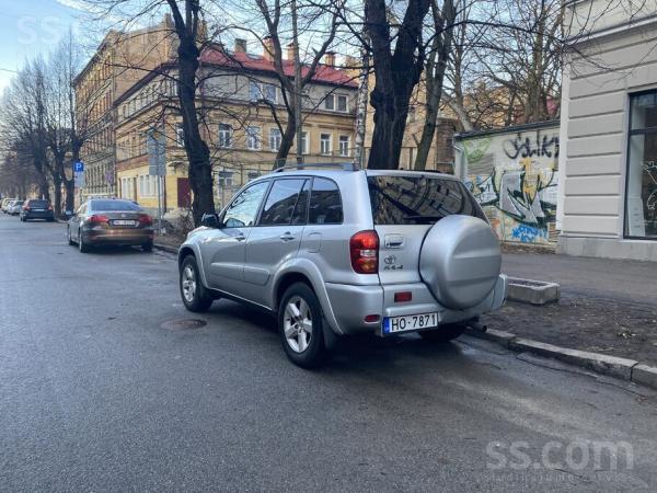 Grey Toyota RAV4 2005 in Riga, with an engine capacity of 2.00 L and mileage of 268 thousand km for 3350 €, photo 4 on AUTOMOTO.COM.LV