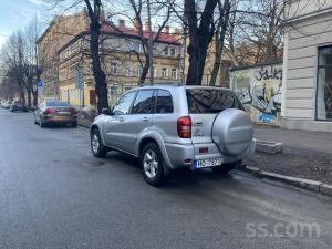 Grey Toyota RAV4 2005 in Riga, with an engine capacity of 2.00 L and mileage of 268 thousand km for 3350 €, photo 5 on AUTOMOTO.COM.LV