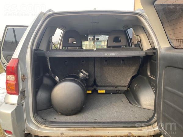 Grey Toyota RAV4 2005 in Riga, with an engine capacity of 2.00 L and mileage of 268 thousand km for 3350 €, photo 5 on AUTOMOTO.COM.LV
