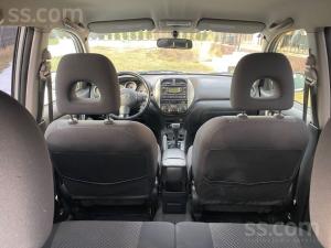 Grey Toyota RAV4 2005 in Riga, with an engine capacity of 2.00 L and mileage of 268 thousand km for 3350 €, photo 8 on AUTOMOTO.COM.LV