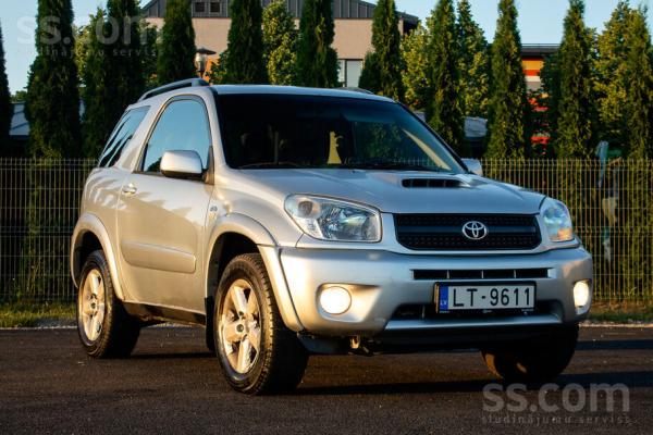 Pelēks Toyota RAV4 2005 Jelgava, ar dzinēja tilpumu 2.00 L un nobraukumu 367 tūkst. km par 1990 €, foto 1 vietnē AUTOMOTO.COM.LV