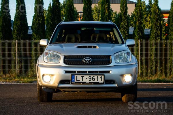 Pelēks Toyota RAV4 2005 Jelgava, ar dzinēja tilpumu 2.00 L un nobraukumu 367 tūkst. km par 1990 €, foto 2 vietnē AUTOMOTO.COM.LV