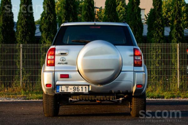 Pelēks Toyota RAV4 2005 Jelgava, ar dzinēja tilpumu 2.00 L un nobraukumu 367 tūkst. km par 1990 €, foto 5 vietnē AUTOMOTO.COM.LV