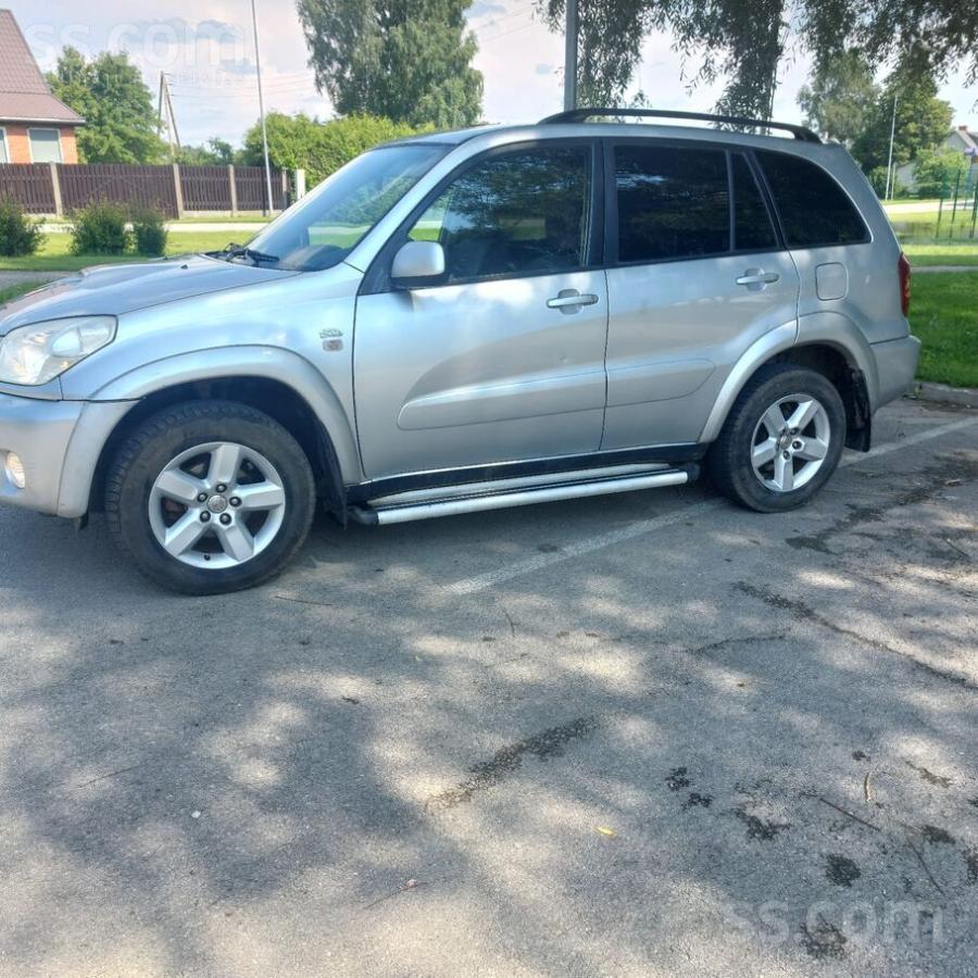 Grey Toyota RAV4 2005 in Bauska, with an engine capacity of 2.00 L and mileage of 270 thousand km for 2300 €, photo 1 on AUTOMOTO.COM.LV