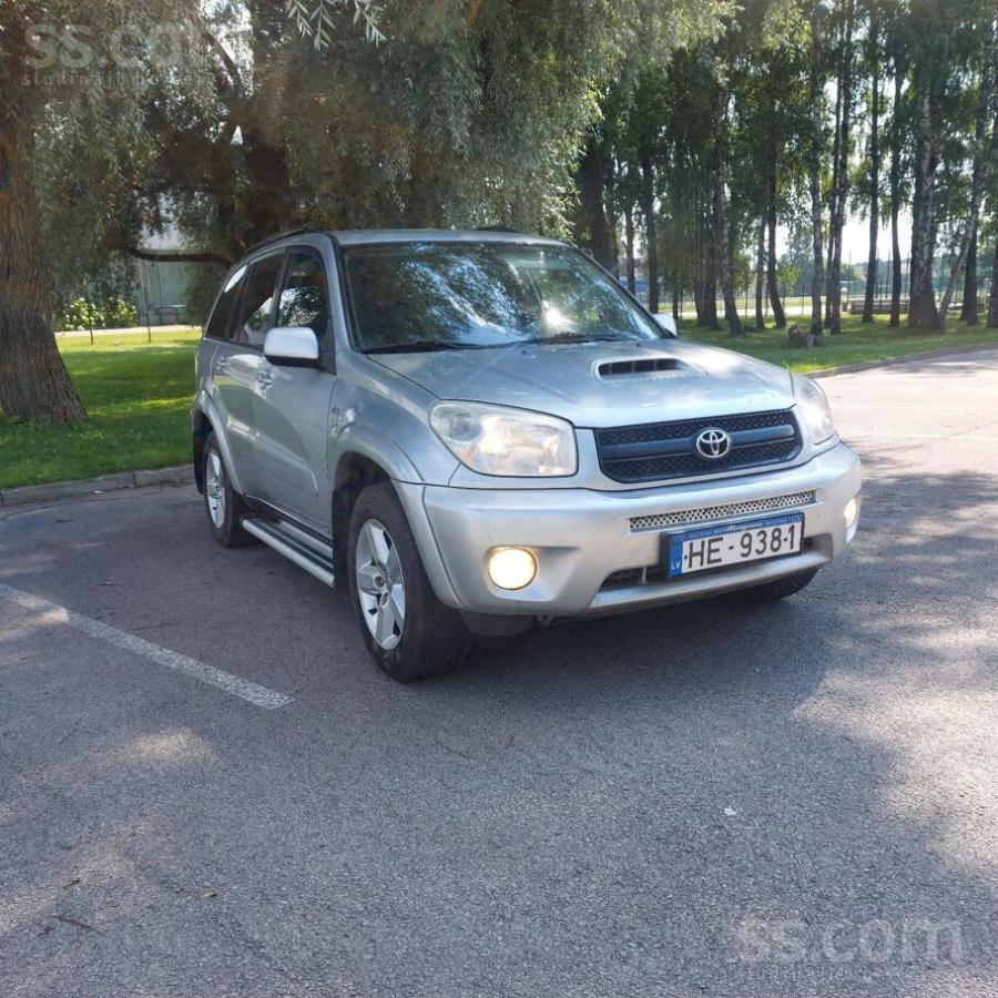 Grey Toyota RAV4 2005 in Bauska, with an engine capacity of 2.00 L and mileage of 270 thousand km for 2300 €, photo 4 on AUTOMOTO.COM.LV