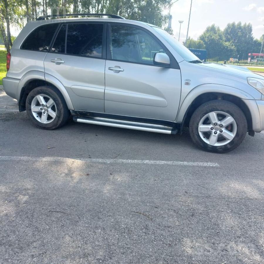 Grey Toyota RAV4 2005 in Bauska, with an engine capacity of 2.00 L and mileage of 270 thousand km for 2300 €, photo 5 on AUTOMOTO.COM.LV