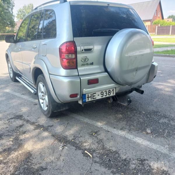 Pelēks Toyota RAV4 2005 Bauska, ar dzinēja tilpumu 2.00 L un nobraukumu 270 tūkst. km par 2300 €, foto 6 vietnē AUTOMOTO.COM.LV