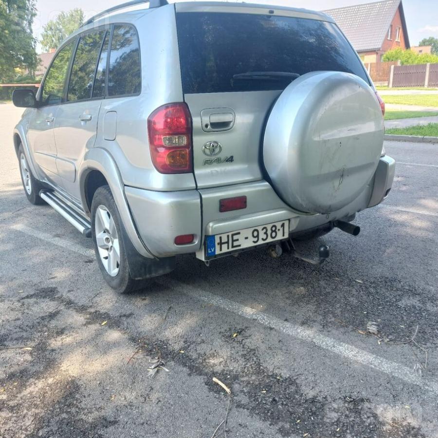 Grey Toyota RAV4 2005 in Bauska, with an engine capacity of 2.00 L and mileage of 270 thousand km for 2300 €, photo 7 on AUTOMOTO.COM.LV