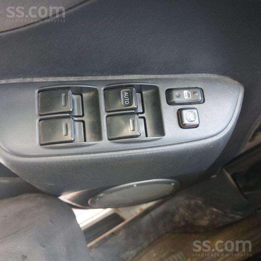 Grey Toyota RAV4 2005 in Bauska, with an engine capacity of 2.00 L and mileage of 270 thousand km for 2300 €, photo 12 on AUTOMOTO.COM.LV