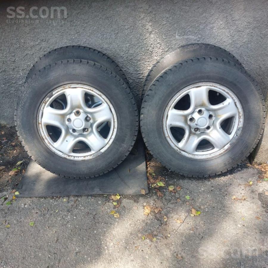 Grey Toyota RAV4 2005 in Bauska, with an engine capacity of 2.00 L and mileage of 270 thousand km for 2300 €, photo 16 on AUTOMOTO.COM.LV