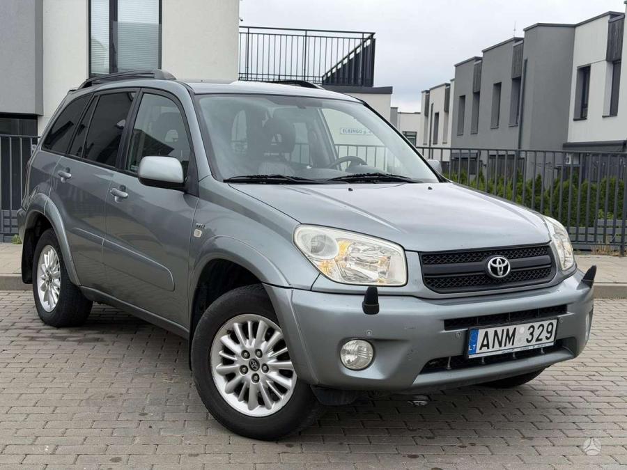 Pelēks Toyota RAV4 2005 Viļņa, ar dzinēja tilpumu 2.00 L un nobraukumu 250 tūkst. km par 3000 €, foto 3 vietnē AUTOMOTO.COM.LV
