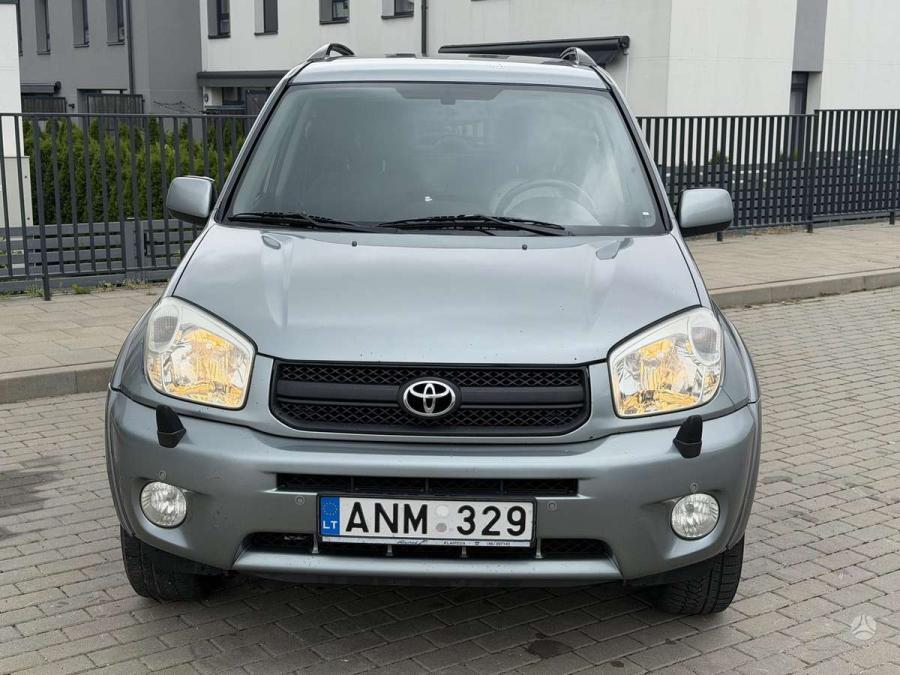 Pelēks Toyota RAV4 2005 Viļņa, ar dzinēja tilpumu 2.00 L un nobraukumu 250 tūkst. km par 3000 €, foto 4 vietnē AUTOMOTO.COM.LV