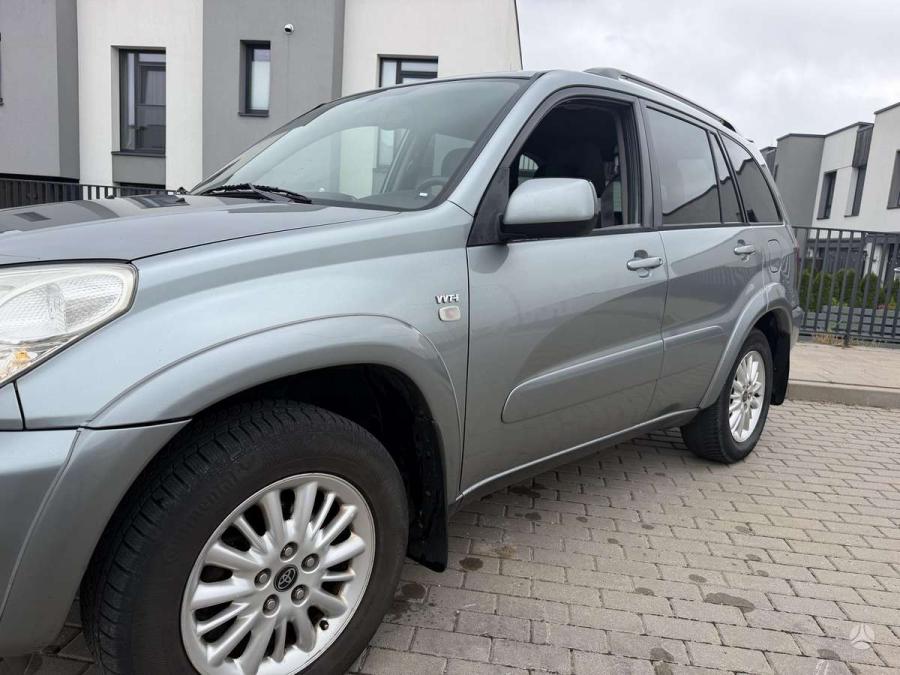 Pelēks Toyota RAV4 2005 Viļņa, ar dzinēja tilpumu 2.00 L un nobraukumu 250 tūkst. km par 3000 €, foto 7 vietnē AUTOMOTO.COM.LV