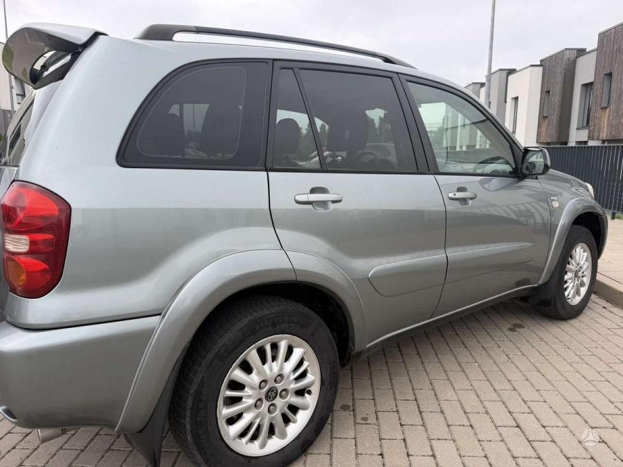 Pelēks Toyota RAV4 2005 Viļņa, ar dzinēja tilpumu 2.00 L un nobraukumu 250 tūkst. km par 3000 €, foto 8 vietnē AUTOMOTO.COM.LV