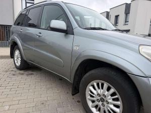 Pelēks Toyota RAV4 2005 Viļņa, ar dzinēja tilpumu 2.00 L un nobraukumu 250 tūkst. km par 3000 €, foto 9 vietnē AUTOMOTO.COM.LV
