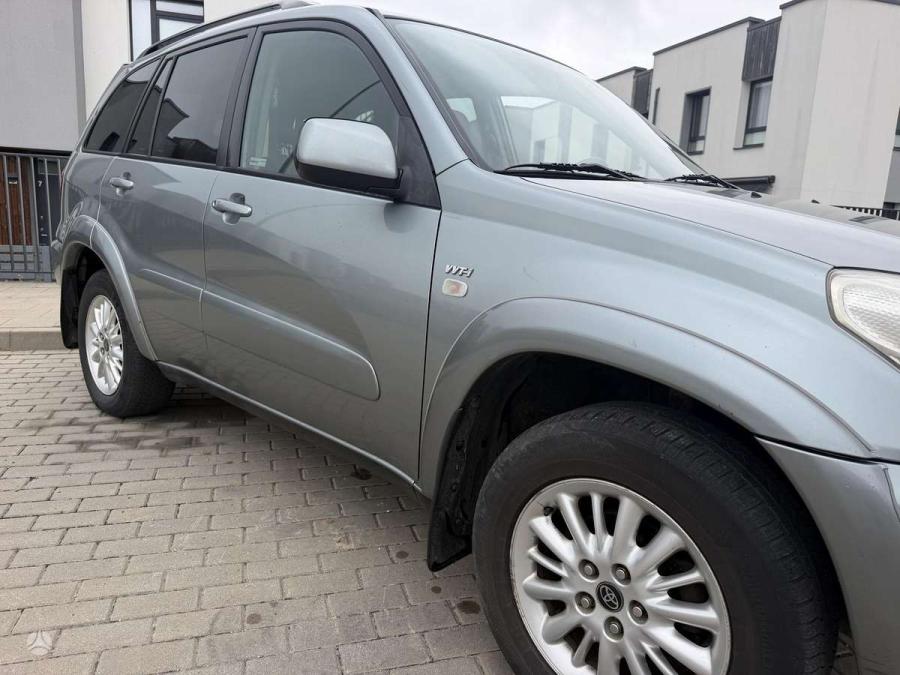 Pelēks Toyota RAV4 2005 Viļņa, ar dzinēja tilpumu 2.00 L un nobraukumu 250 tūkst. km par 3000 €, foto 9 vietnē AUTOMOTO.COM.LV