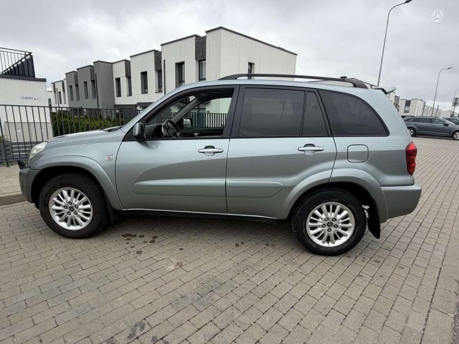Pelēks Toyota RAV4 2005 Viļņa, ar dzinēja tilpumu 2.00 L un nobraukumu 250 tūkst. km par 3000 €, foto 10 vietnē AUTOMOTO.COM.LV