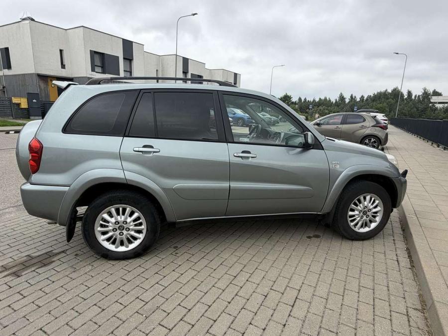 Pelēks Toyota RAV4 2005 Viļņa, ar dzinēja tilpumu 2.00 L un nobraukumu 250 tūkst. km par 3000 €, foto 11 vietnē AUTOMOTO.COM.LV