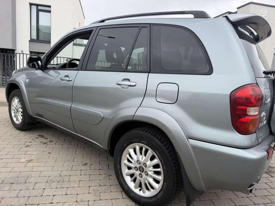 Pelēks Toyota RAV4 2005 Viļņa, ar dzinēja tilpumu 2.00 L un nobraukumu 250 tūkst. km par 3000 €, foto 12 vietnē AUTOMOTO.COM.LV
