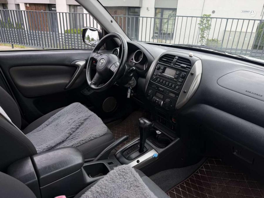 Pelēks Toyota RAV4 2005 Viļņa, ar dzinēja tilpumu 2.00 L un nobraukumu 250 tūkst. km par 3000 €, foto 15 vietnē AUTOMOTO.COM.LV