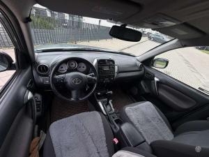 Pelēks Toyota RAV4 2005 Viļņa, ar dzinēja tilpumu 2.00 L un nobraukumu 250 tūkst. km par 3000 €, foto 16 vietnē AUTOMOTO.COM.LV