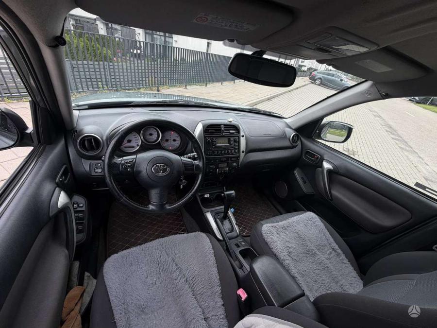 Pelēks Toyota RAV4 2005 Viļņa, ar dzinēja tilpumu 2.00 L un nobraukumu 250 tūkst. km par 3000 €, foto 16 vietnē AUTOMOTO.COM.LV