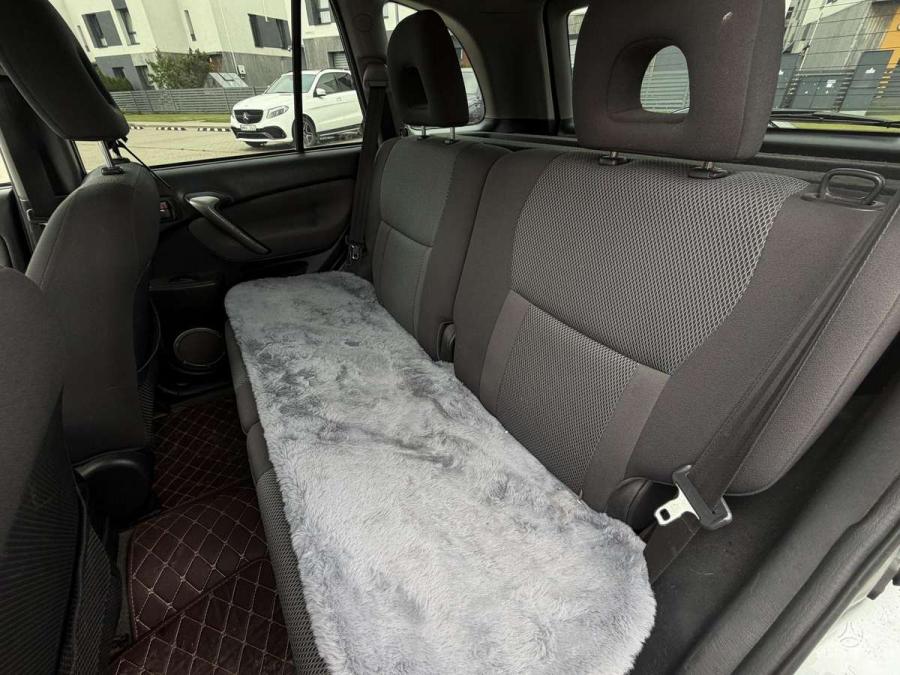 Pelēks Toyota RAV4 2005 Viļņa, ar dzinēja tilpumu 2.00 L un nobraukumu 250 tūkst. km par 3000 €, foto 19 vietnē AUTOMOTO.COM.LV