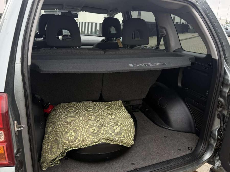 Pelēks Toyota RAV4 2005 Viļņa, ar dzinēja tilpumu 2.00 L un nobraukumu 250 tūkst. km par 3000 €, foto 21 vietnē AUTOMOTO.COM.LV
