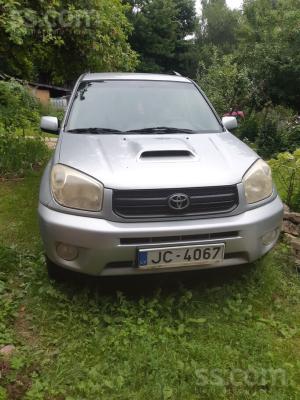 Pelēks Toyota RAV4 2005 Cēsis, ar dzinēja tilpumu 2.00 L un nobraukumu 335 tūkst. km par 1550 €, foto  vietnē AUTOMOTO.COM.LV