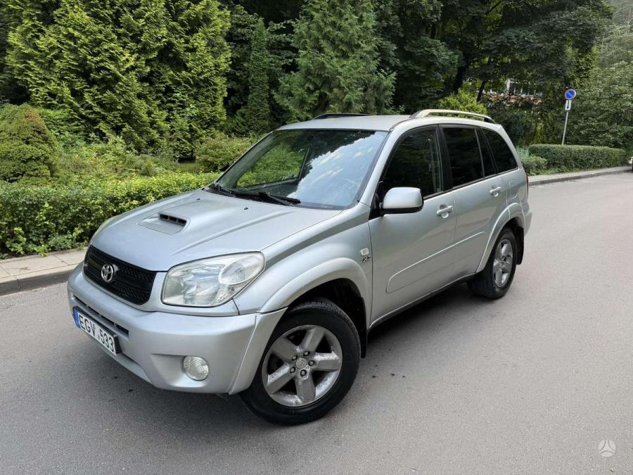 Grey Toyota RAV4 2005 in Vilnius, with an engine capacity of 2.00 L and mileage of 200 thousand km for 2999 €, photo 1 on AUTOMOTO.COM.LV