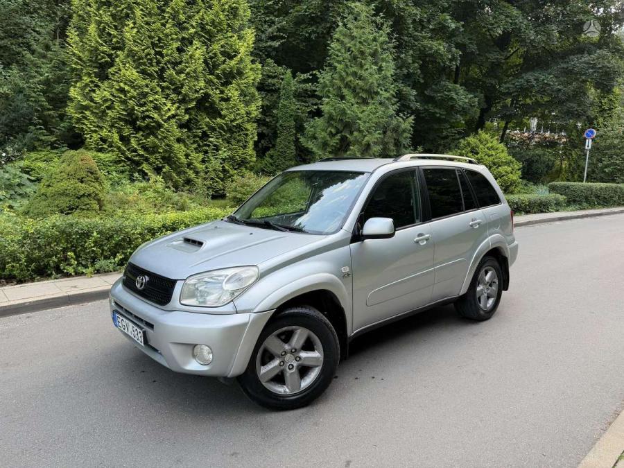 Grey Toyota RAV4 2005 in Vilnius, with an engine capacity of 2.00 L and mileage of 200 thousand km for 2999 €, photo 3 on AUTOMOTO.COM.LV