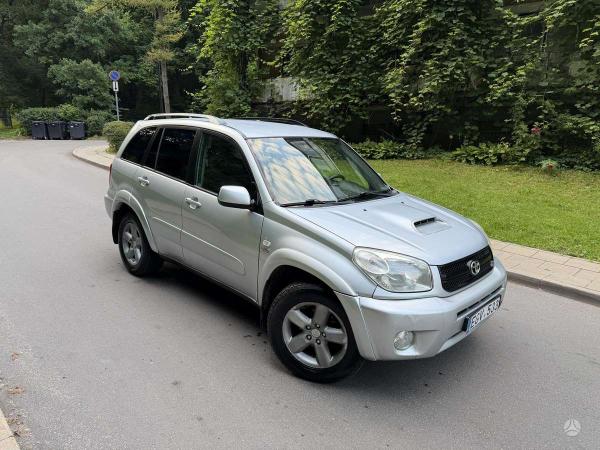 Pelēks Toyota RAV4 2005 Viļņa, ar dzinēja tilpumu 2.00 L un nobraukumu 200 tūkst. km par 2999 €, foto 5 vietnē AUTOMOTO.COM.LV
