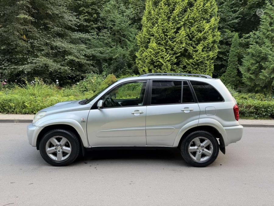 Grey Toyota RAV4 2005 in Vilnius, with an engine capacity of 2.00 L and mileage of 200 thousand km for 2999 €, photo 8 on AUTOMOTO.COM.LV