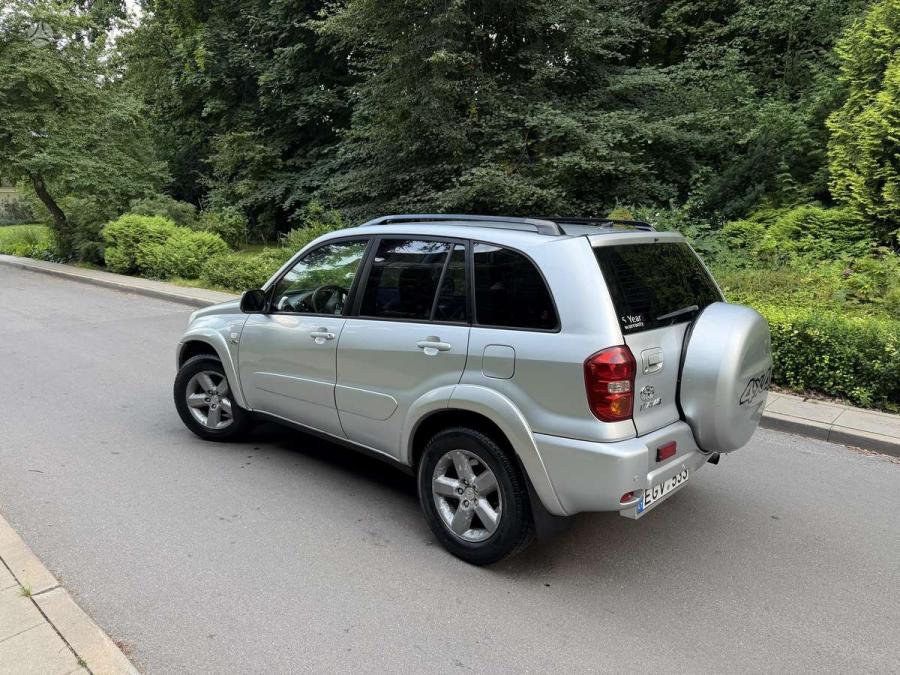 Grey Toyota RAV4 2005 in Vilnius, with an engine capacity of 2.00 L and mileage of 200 thousand km for 2999 €, photo 9 on AUTOMOTO.COM.LV