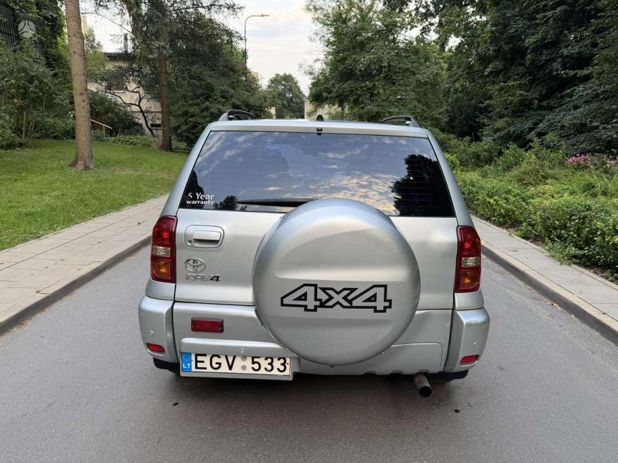 Grey Toyota RAV4 2005 in Vilnius, with an engine capacity of 2.00 L and mileage of 200 thousand km for 2999 €, photo 10 on AUTOMOTO.COM.LV